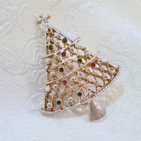Jewelry | Vintage Rhinestone Christmas Tree Pin Holiday Pin | Poshmark